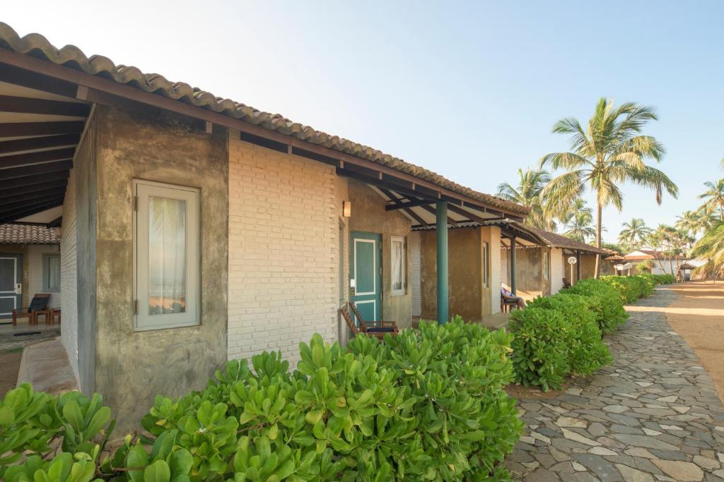 Club Hotel Dolphin - Luxury Hotel in Negombo, Sri Lanka