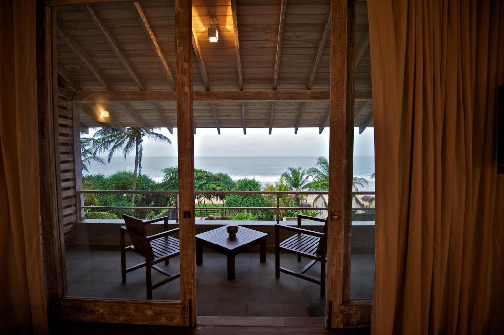 Roman Beach Hotel - Luxury Hotel in Hikkaduwa, Sri Lanka